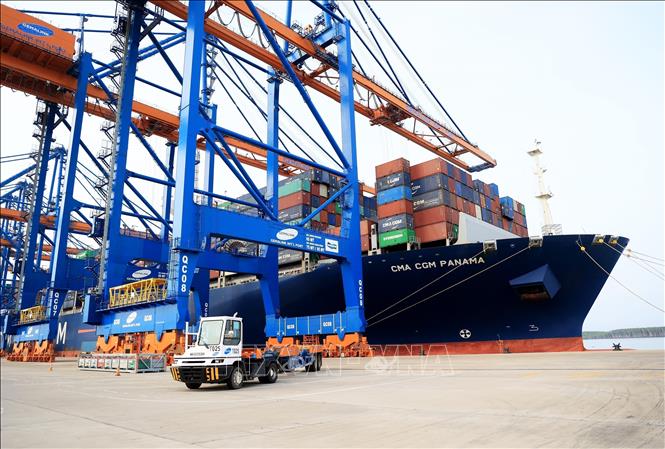Vietnam’s seaport throughput rebounds in 10 months - VNA Photos ...