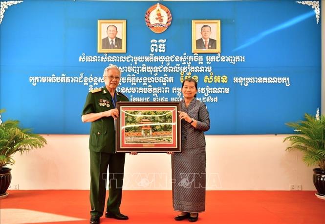 Phó Chủ tịch Đảng Nhân dân Campuchia tiếp Đoàn cựu quân tình nguyện ...