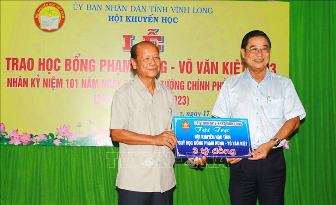 Vĩnh Long trao học bổng Phạm Hùng - Võ Văn Kiệt năm 2023 (đợt 2) - Ảnh thời sự trong nước - Văn ...