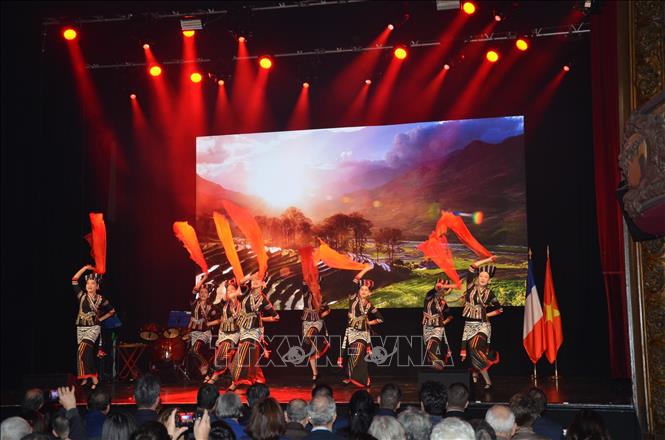 Art show celebrates 50th anniversary of Vietnam-France ties - VNA ...