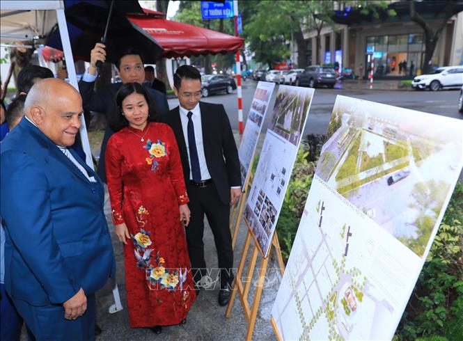 Hà Nội: Lễ gắn biển công trình cải tạo vườn hoa Tao Đàn - Ảnh thời sự ...