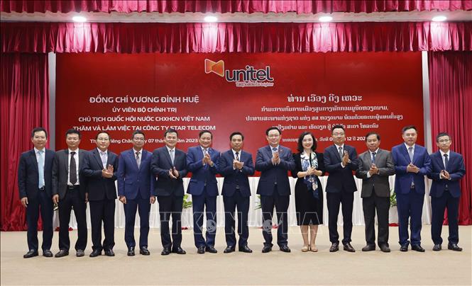 Chủ tịch Quốc hội Vương Đình Huệ thăm Công ty Star Telecom tại Lào ...