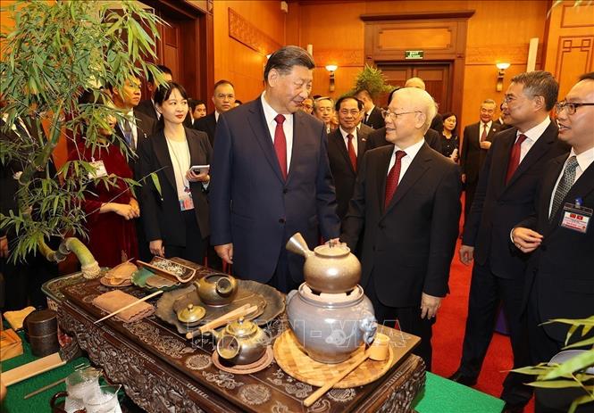 Party General Secretary hosts tea party in honour of Chinese Party ...