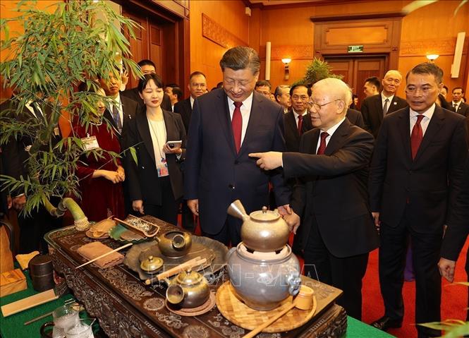 Party General Secretary hosts tea party in honour of Chinese Party ...