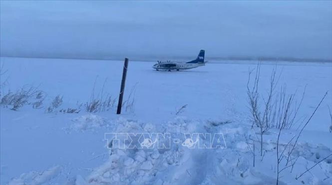 Máy bay Nga hạ cánh nhầm xuống dòng sông băng - Ảnh thời sự quốc tế ...