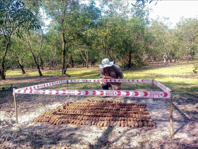 Quang Tri works to live safely with bombs, mines by 2025 - VNA Photos - Vietnam News Agency (VNA)