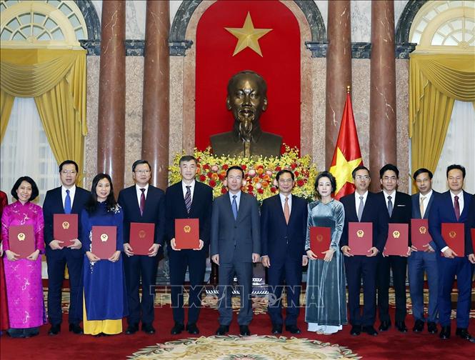 State President presents appointment decisions to ambassadors, heads of ...