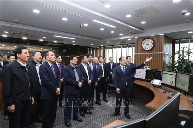 PM works with EVN on production plan for 2024 - VNA Photos - Vietnam ...