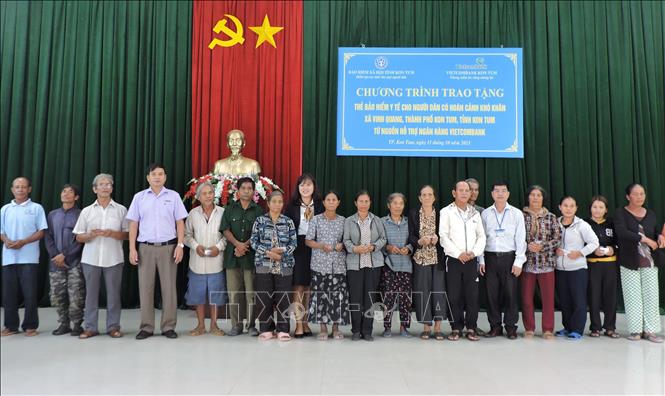 Kon Tum cấp phát miễn phí gần 15.000 thẻ bảo hiểm y tế - Ảnh thời sự ...