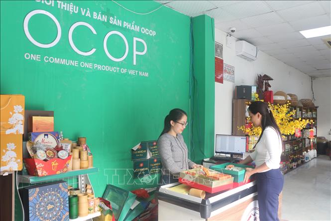 Local products favoured for Tet gift hampers - VNA Photos - Vietnam ...