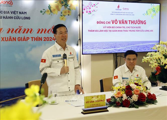 Chủ tịch nước thăm, chúc Tết công nhân giàn khai thác dầu khí Cửu Long ...