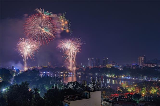 Fireworks across Vietnam celebrate Lunar New Year - VNA Photos ...