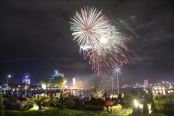 Fireworks across Vietnam celebrate Lunar New Year - VNA Photos ...