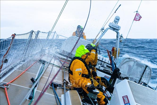 First teams in Clipper Round World Yacht Race dock at Ha Long port ...