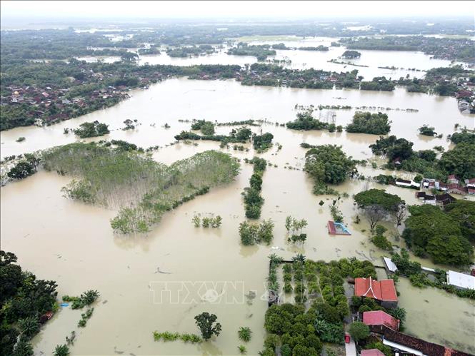 Hàng nghìn người phải di dời do lũ lớn tại Indonesia - Ảnh thời sự quốc ...