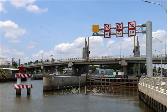 Mekong Delta moving to navigate drought, saltwater intrusion - VNA ...