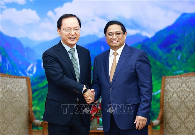 PM suggest Samsung to see Vietnam as strategic manufacturing, export ...