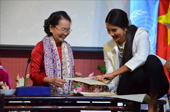 Bac Ninh-Kinh Bac cultural values promoted in France - VNA Photos ...