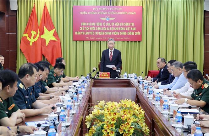 President visits Air Defence - Air Force High Command - VNA Photos ...