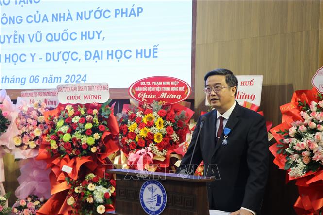 Giáo sư Nguyễn Vũ Quốc Huy được trao tặng Huân chương Công trạng Quốc gia của Nhà nước Pháp ...