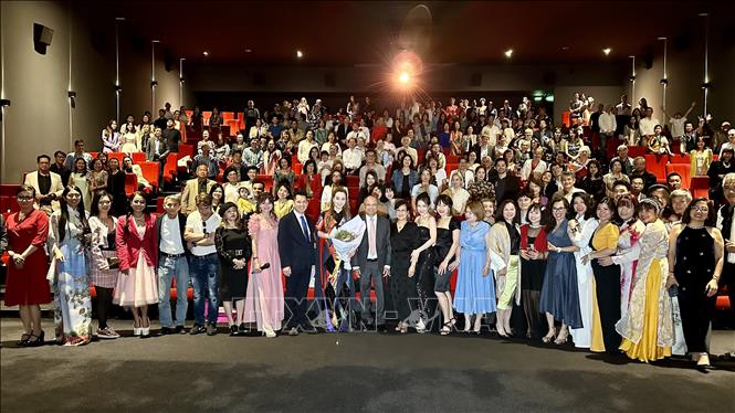 Vietnam's first musical film premieres in Paris - VNA Photos - Vietnam ...