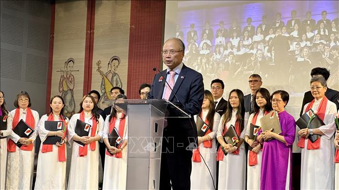 15-year-old Homeland Choir helps promote Vietnamese culture in France ...