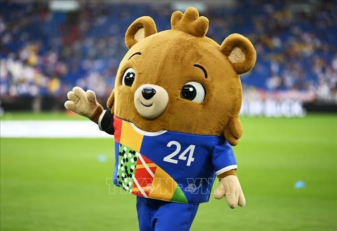 EURO 2024: Những điều lý thú về chú gấu bông Albart - Ảnh thời sự quốc ...