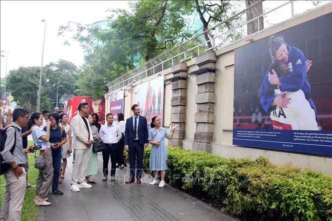 Khai mạc Triển lãm ảnh “Thể thao và tình hữu nghị” hướng tới Olympic 2024 - Ảnh thời sự trong ...
