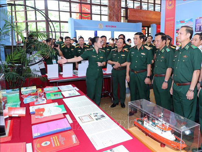 Phát huy phẩm chất ''Bộ đội Cụ Hồ'', kiên quyết chống chủ nghĩa cá nhân ...