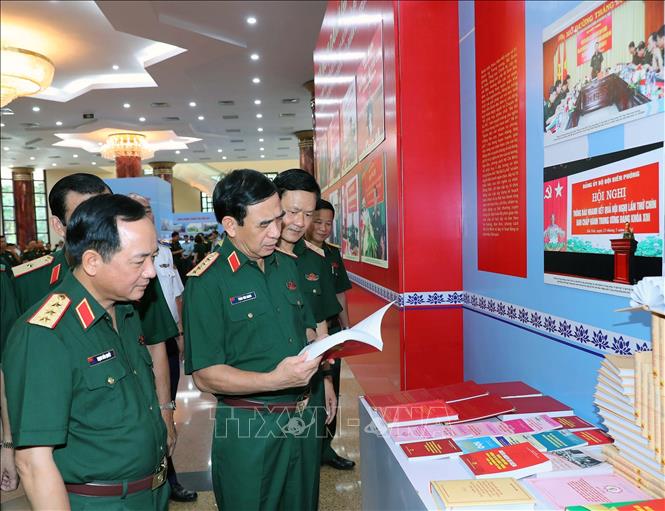 Phát huy phẩm chất ''Bộ đội Cụ Hồ'', kiên quyết chống chủ nghĩa cá nhân ...