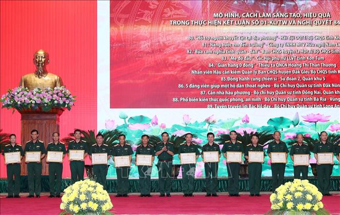 Phát huy phẩm chất ''Bộ đội Cụ Hồ'', kiên quyết chống chủ nghĩa cá nhân ...