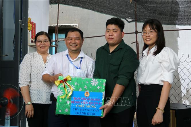 Trao tặng "Mái ấm Công đoàn" cho công nhân có hoàn cảnh khó khăn ở ...