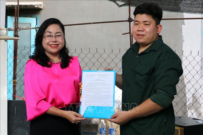 Trao tặng "Mái ấm Công đoàn" cho công nhân có hoàn cảnh khó khăn ở ...