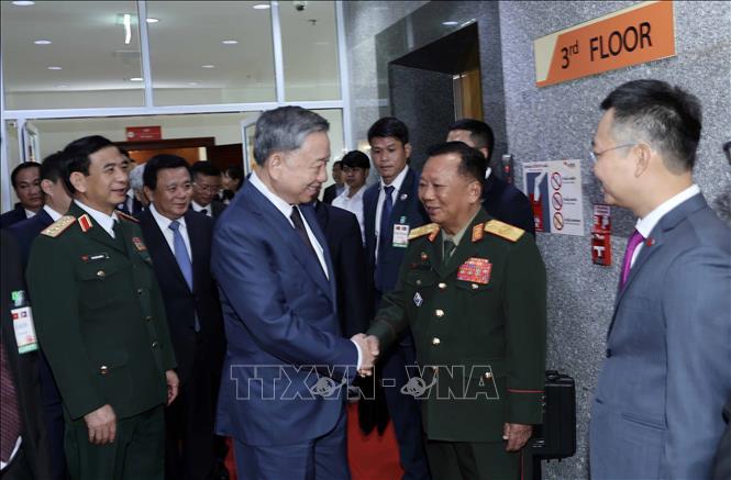 Chủ tịch nước Tô Lâm thăm Công ty Viễn thông Star Telecom - Ảnh thời sự ...