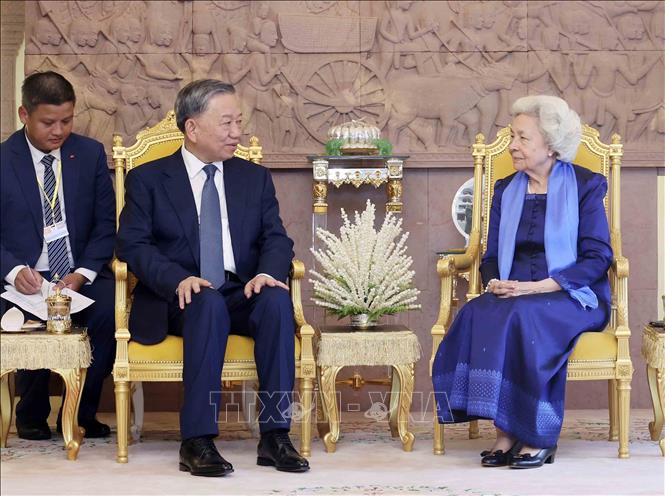 Chủ tịch nước Tô Lâm chào Hoàng Thái hậu Norodom Monineath - Ảnh thời ...