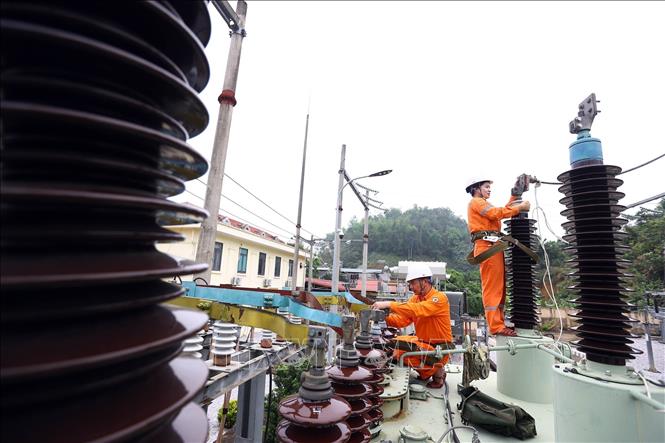 EVN ensures safe and stable power supply in first six months - VNA ...