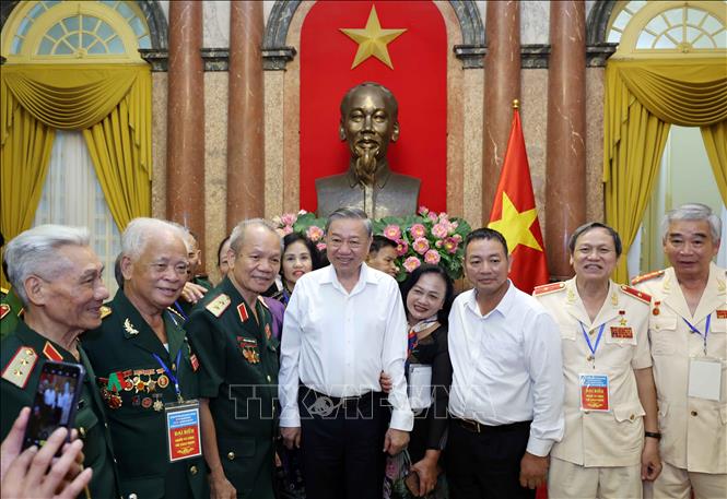 Chủ tịch nước gặp mặt Đoàn đại biểu người có công với cách mạng tiêu ...