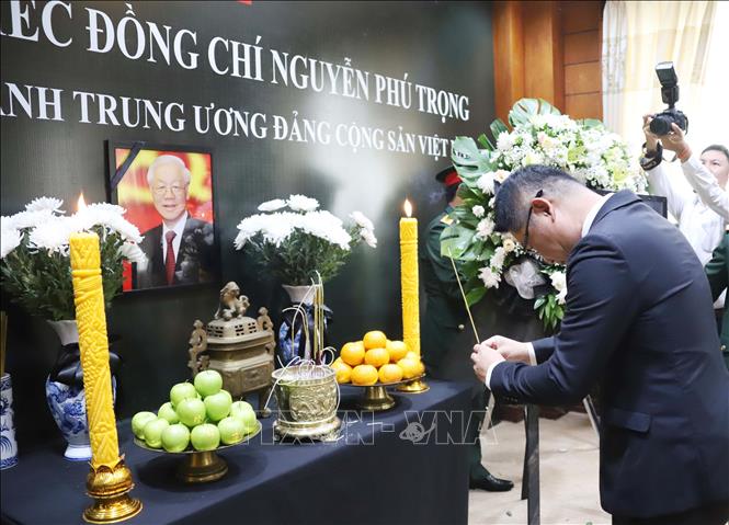 Lễ viếng Tổng Bí thư Nguyễn Phú Trọng tại Đại sứ quán Việt Nam ở Lào ...