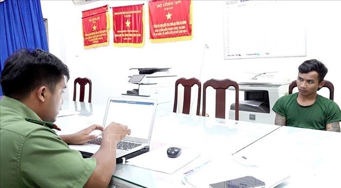 Công an An Giang bắt tạm giam đối tượng tàng trữ trái phép súng quân dụng K54 - Ảnh thời sự ...