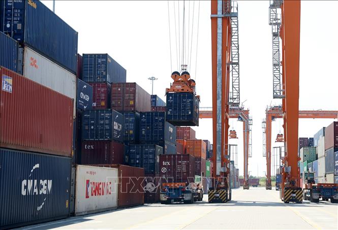 Vietnam's ports ready to welcome megaships - VNA Photos - Vietnam News ...