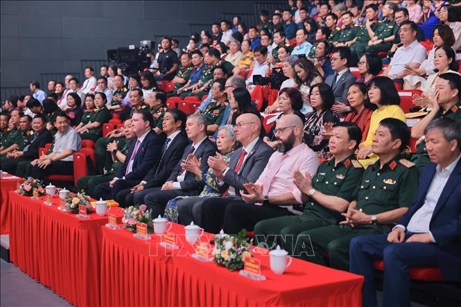 “Thắp sáng tương lai” vì nạn nhân chất độc da cam/dioxin - Ảnh thời sự ...