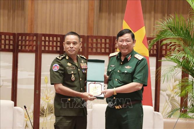 Thượng tướng Huỳnh Chiến Thắng tiếp Đoàn cán bộ Trung tâm Nghiên cứu chiến lược quân sự ...