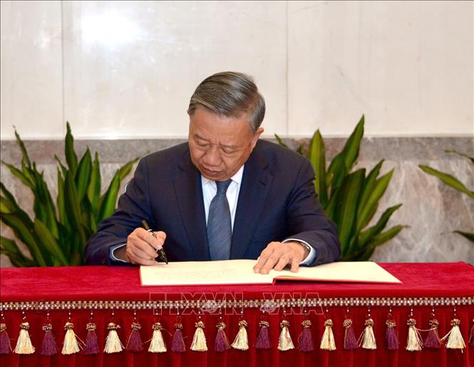 Tổng Bí thư, Chủ tịch nước Tô Lâm thăm Nhà tưởng niệm Chủ tịch Mao ...