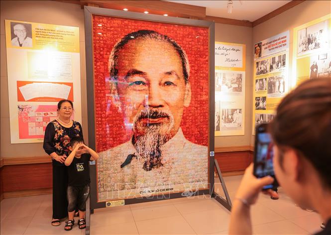 Hàng vạn người vào Lăng viếng Bác trong ngày kỷ niệm Quốc khánh 2/9 ...