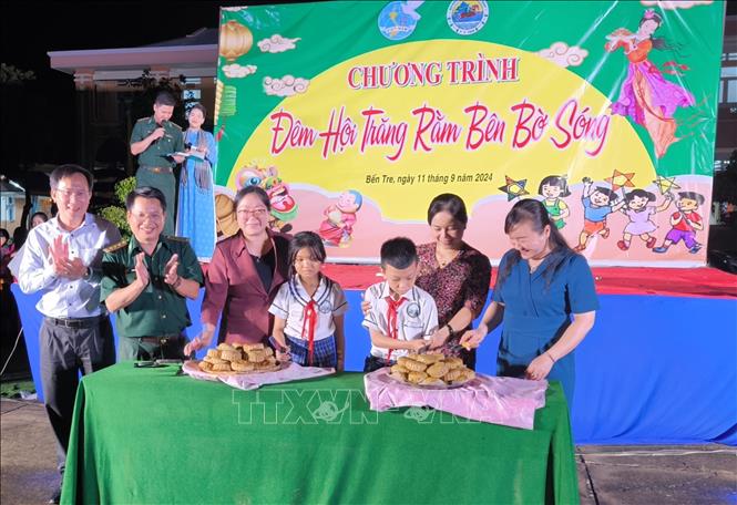Bến Tre: Đêm hội trăng rằm bên bờ sóng - Ảnh thời sự trong nước - Văn ...