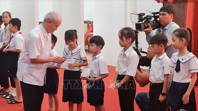 Trao học bổng Quỹ khuyến học Phạm Văn Trà tỉnh Hậu Giang - Ảnh thời sự ...