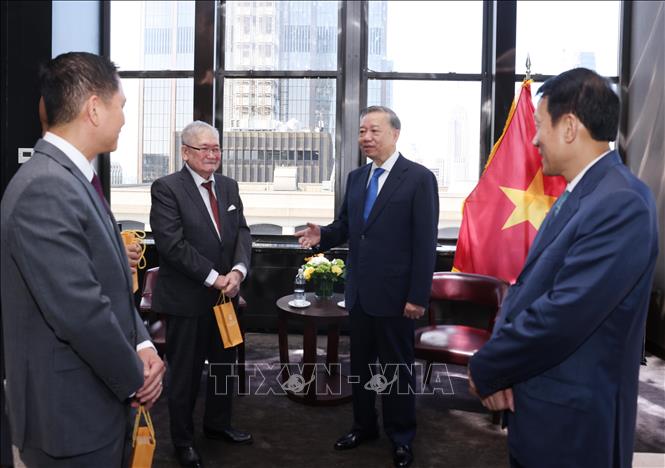 Vietnam’s top leader meets Vietnamese intellectuals - VNA Photos ...