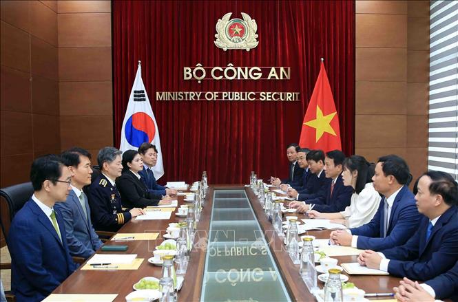 Bộ Trưởng Công An Hội đàm Với Tư Lệnh Cơ Quan Cảnh Sát Quốc Gia Hàn Quốc Ảnh Thời Sự Trong