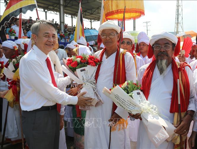 Đồng bào Chăm Ninh Thuận vui đón Lễ hội Katê 2024 - Ảnh thời sự trong ...