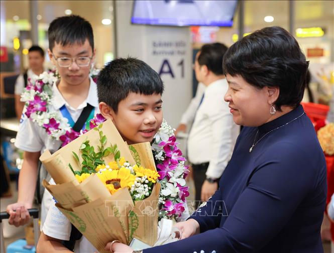 Việt Nam xếp thứ hai toàn đoàn tại Olympic Toán và Khoa học quốc tế ...